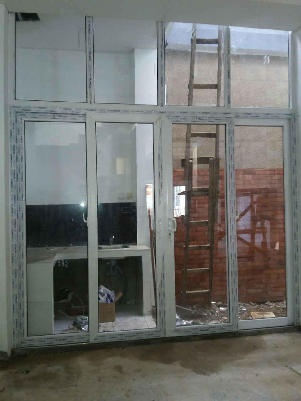 Partisi UPVC kaca - Kreasi Megah Konstruksi - Kreasi Megah Konstruksi